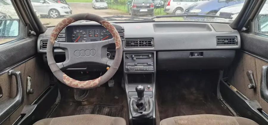 Brown Audi 80 1985 in Valmiera, with an engine capacity of 1.60 L and mileage of 314 thousand km for 1000 €, photo 8 on AUTOMOTO.COM.LV