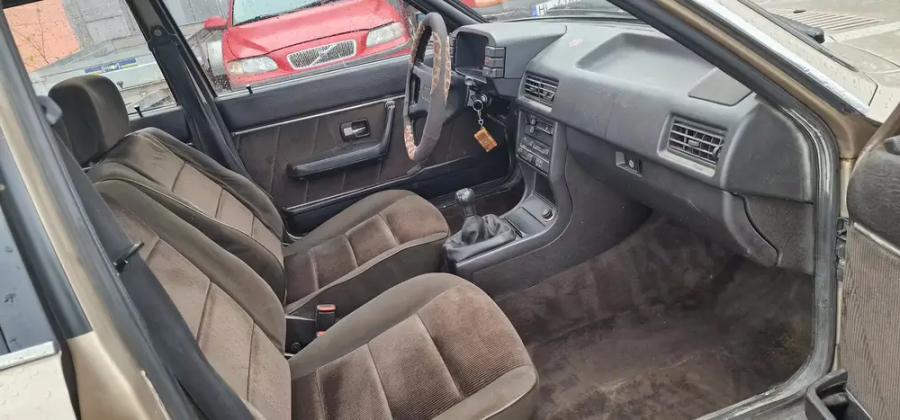 Brown Audi 80 1985 in Valmiera, with an engine capacity of 1.60 L and mileage of 314 thousand km for 1000 €, photo 10 on AUTOMOTO.COM.LV