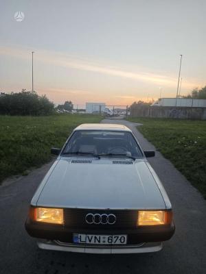 Brūns Audi 80 1986 Kauņa, ar dzinēja tilpumu 1.76 L un nobraukumu 356 tūkst. km par 950 €, foto 7 vietnē AUTOMOTO.COM.LV
