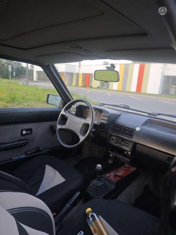 Brown Audi 80 1986 in Kaunas, with an engine capacity of 1.76 L and mileage of 356 thousand km for 950 €, photo 9 on AUTOMOTO.COM.LV