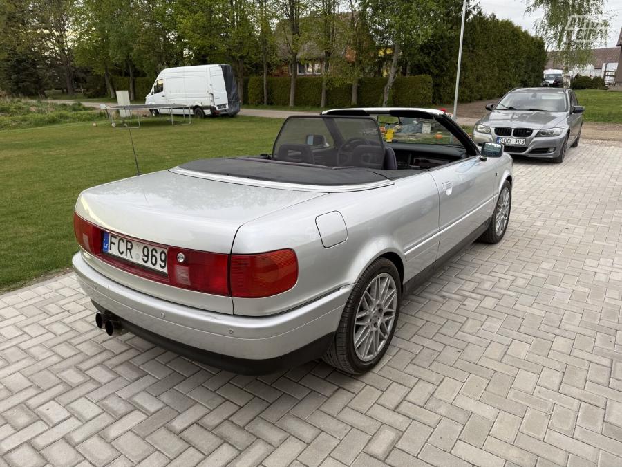 Audi 80 1993 in Panevezys, with an engine capacity of 2.00 L and mileage of 189 thousand km for 4000 €, photo 3 on AUTOMOTO.COM.LV