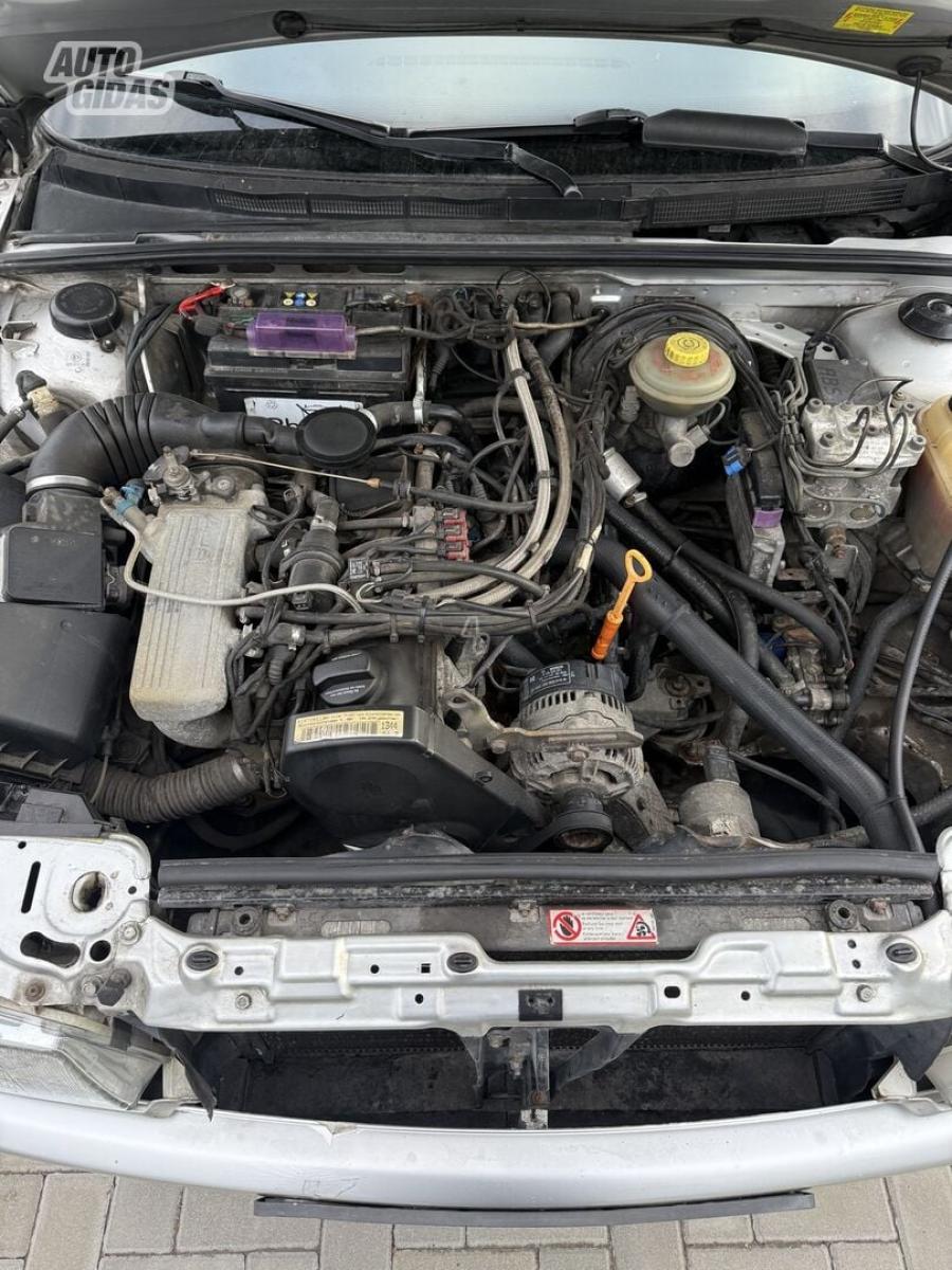 Audi 80 1993 in Panevezys, with an engine capacity of 2.00 L and mileage of 189 thousand km for 4000 €, photo 8 on AUTOMOTO.COM.LV