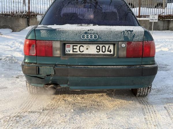Green Audi 80 1992 in Riga, with an engine capacity of 2.30 L and mileage of 291 thousand km for 1100 €, photo 3 on AUTOMOTO.COM.LV