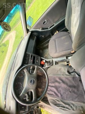 Zaļš Audi 80 1992 Rēzekne, ar dzinēja tilpumu 2.00 L un nobraukumu 303 tūkst. km par 400 €, foto 5 vietnē AUTOMOTO.COM.LV