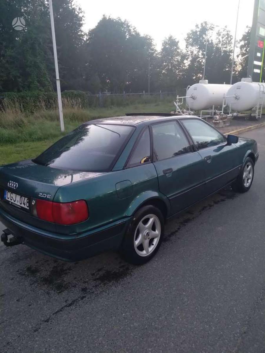 Zaļš Audi 80 1992 Viļņa, ar dzinēja tilpumu 1.98 L un nobraukumu 281 tūkst. km par 750 €, foto 4 vietnē AUTOMOTO.COM.LV