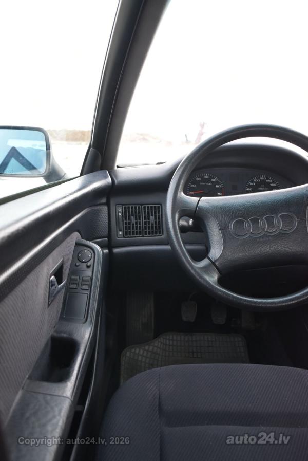 Zaļš Audi 80 1994 Tallina, ar dzinēja tilpumu 2.00 L un nobraukumu 266 tūkst. km par 2250 €, foto 8 vietnē AUTOMOTO.COM.LV