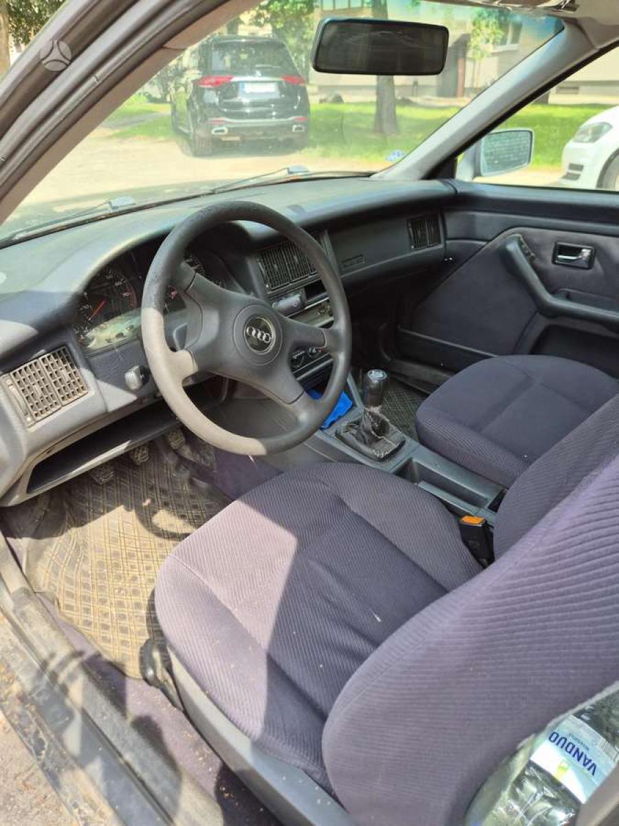 Green Audi 80 1994 in Vilnius, with an engine capacity of 2.00 L and mileage of 300 thousand km for 1200 €, photo 13 on AUTOMOTO.COM.LV