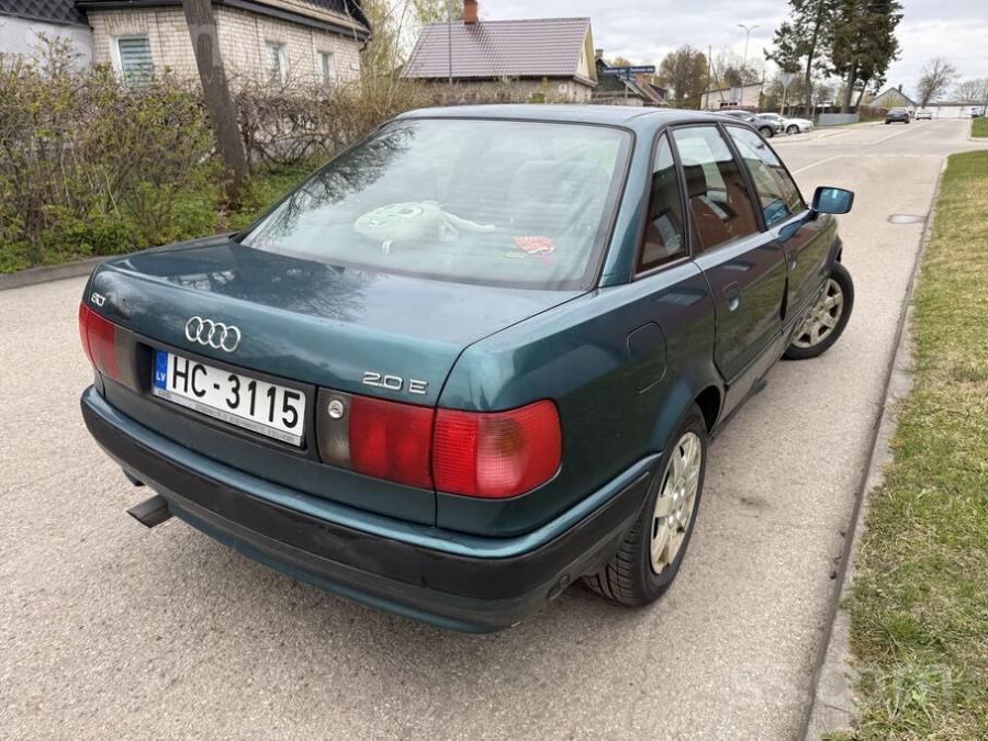 Green Audi 80 1995 in Daugavpils, with an engine capacity of 2.00 L and mileage of 337 thousand km for 520 €, photo 5 on AUTOMOTO.COM.LV