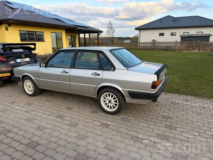 Pelēks Audi 80 1983 Rīga, ar dzinēja tilpumu 2.20 L un nobraukumu 180 tūkst. km par 7000 €, foto 4 vietnē AUTOMOTO.COM.LV