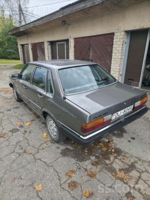 Pelēks Audi 80 1983 Talsi, ar dzinēja tilpumu 1.60 L un nobraukumu 271 tūkst. km par 4000 €, foto 4 vietnē AUTOMOTO.COM.LV