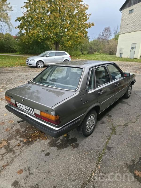Pelēks Audi 80 1983 Talsi, ar dzinēja tilpumu 1.60 L un nobraukumu 271 tūkst. km par 4000 €, foto 5 vietnē AUTOMOTO.COM.LV
