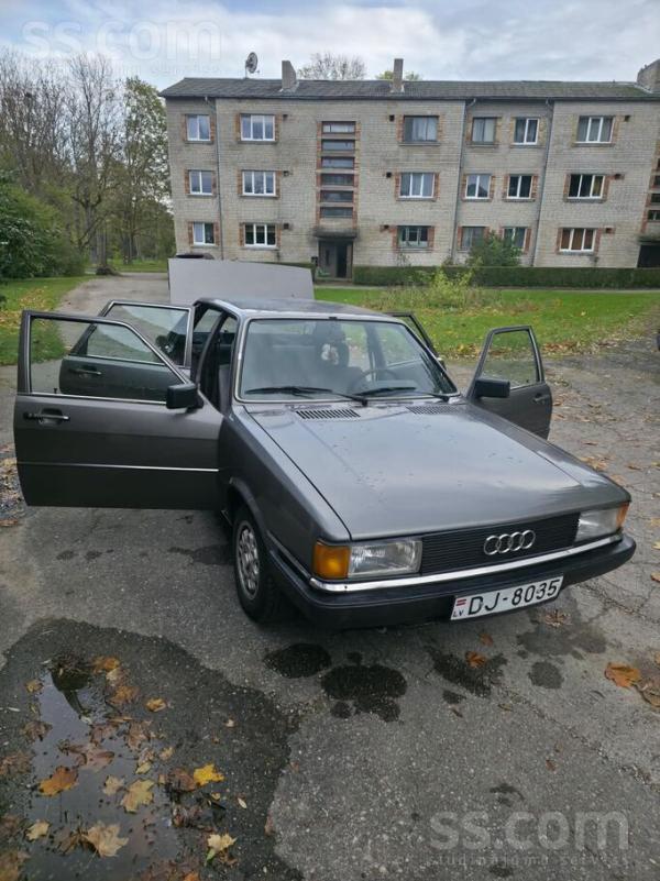 Pelēks Audi 80 1983 Talsi, ar dzinēja tilpumu 1.60 L un nobraukumu 271 tūkst. km par 4000 €, foto 9 vietnē AUTOMOTO.COM.LV