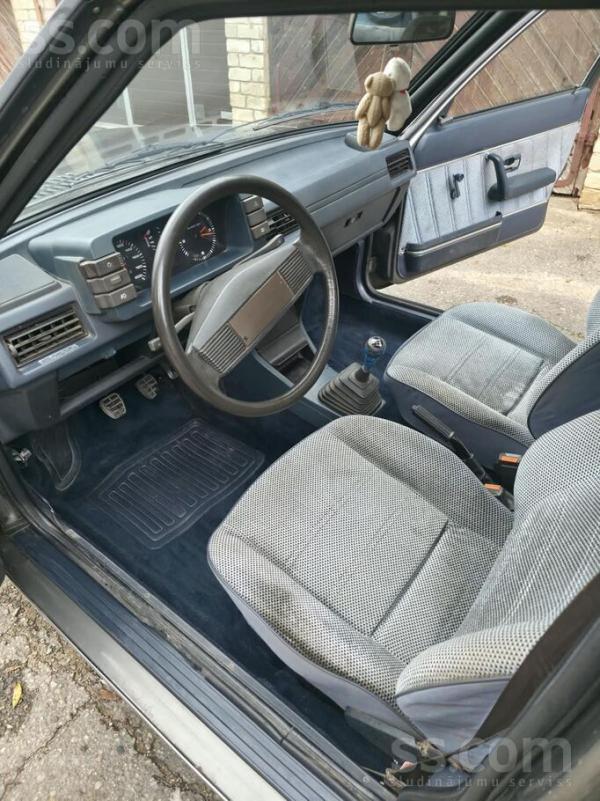 Pelēks Audi 80 1983 Talsi, ar dzinēja tilpumu 1.60 L un nobraukumu 271 tūkst. km par 4000 €, foto 11 vietnē AUTOMOTO.COM.LV