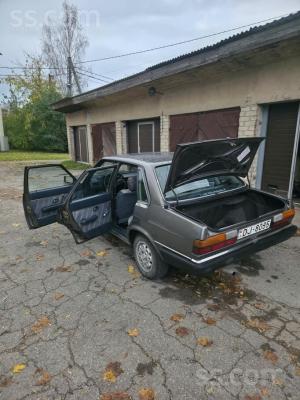 Pelēks Audi 80 1983 Talsi, ar dzinēja tilpumu 1.60 L un nobraukumu 271 tūkst. km par 4000 €, foto 12 vietnē AUTOMOTO.COM.LV