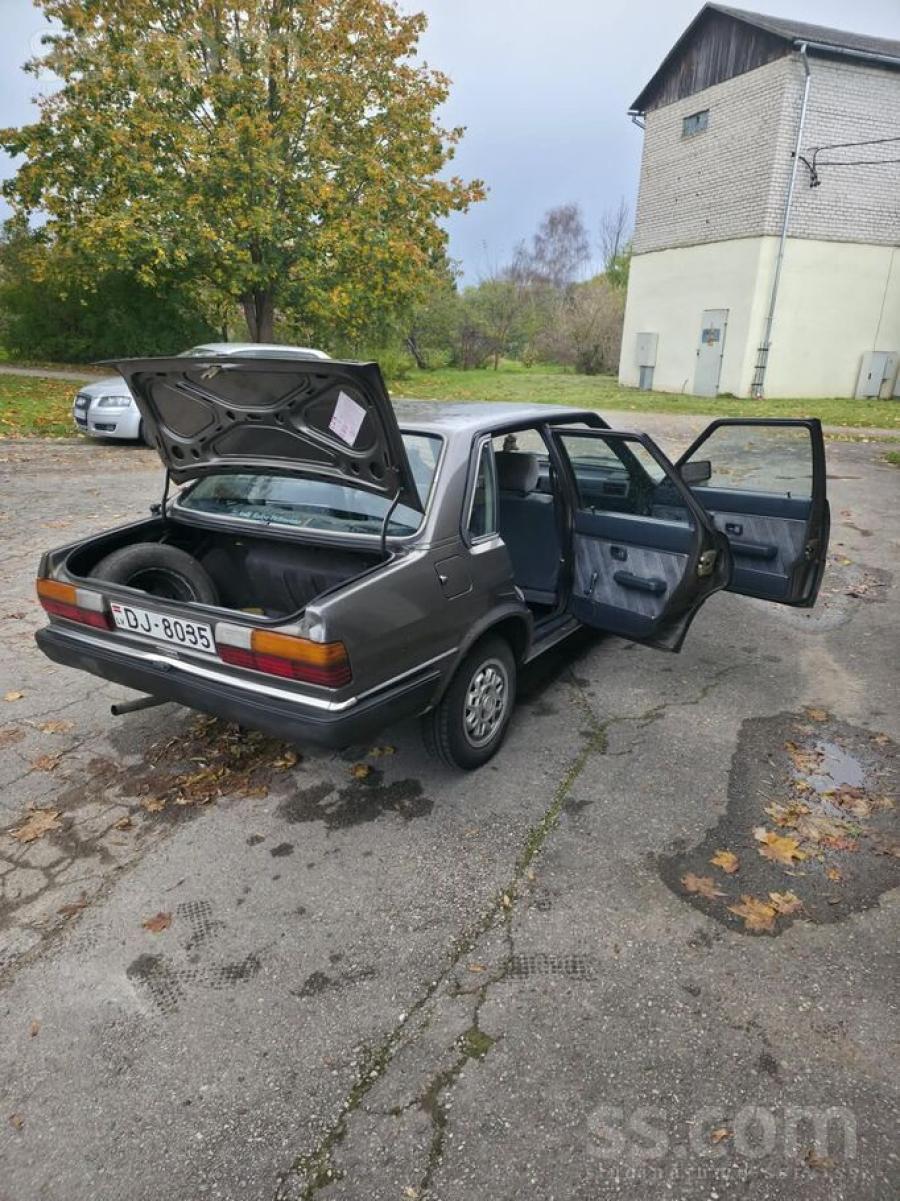 Pelēks Audi 80 1983 Talsi, ar dzinēja tilpumu 1.60 L un nobraukumu 271 tūkst. km par 4000 €, foto 15 vietnē AUTOMOTO.COM.LV