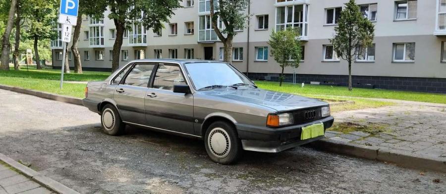 Grey Audi 80 1986 in Alytus, with an engine capacity of 1.60 L and mileage of 223 thousand km for 2500 €, photo 1 on AUTOMOTO.COM.LV
