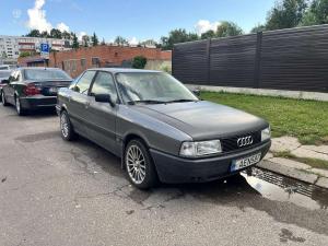 Pelēks Audi 80 1988 Kauņa, ar dzinēja tilpumu 1.76 L un nobraukumu 250 tūkst. km par 825 €, foto  vietnē AUTOMOTO.COM.LV