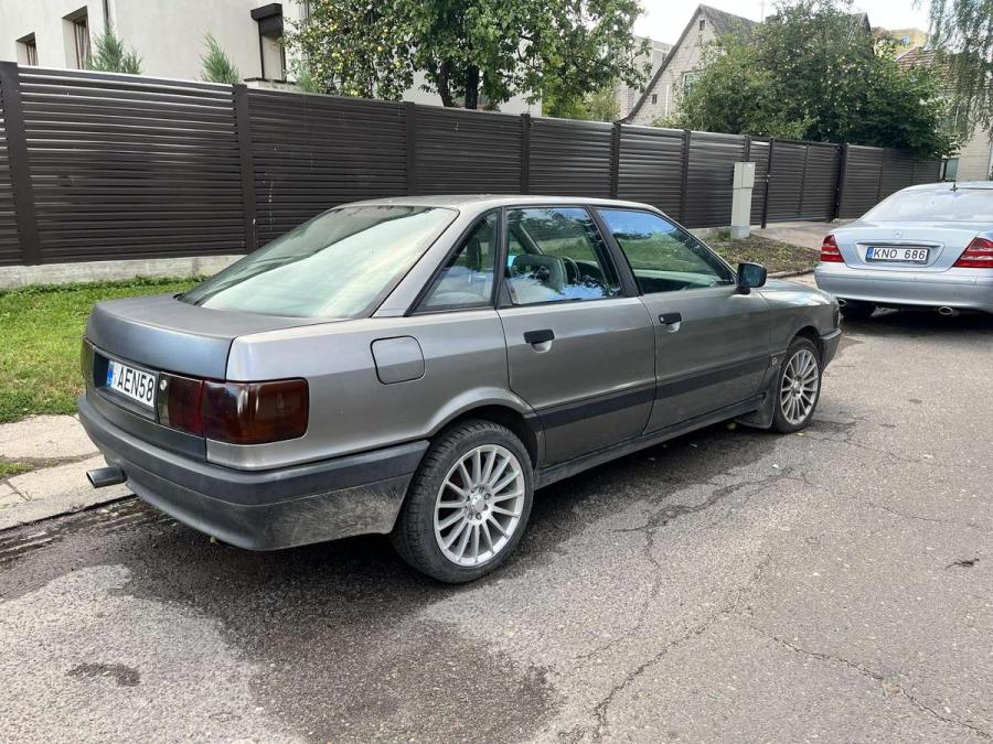 Pelēks Audi 80 1988 Kauņa, ar dzinēja tilpumu 1.76 L un nobraukumu 250 tūkst. km par 825 €, foto 3 vietnē AUTOMOTO.COM.LV