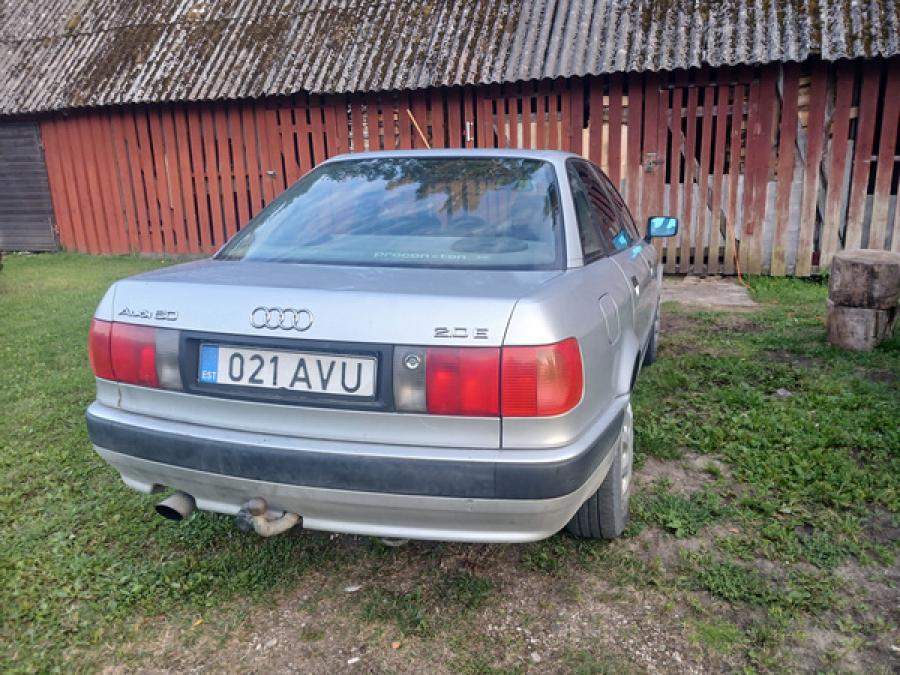 Pelēks Audi 80 1992 Veru, ar dzinēja tilpumu 2.00 L un nobraukumu 297 tūkst. km par 1500 €, foto 4 vietnē AUTOMOTO.COM.LV
