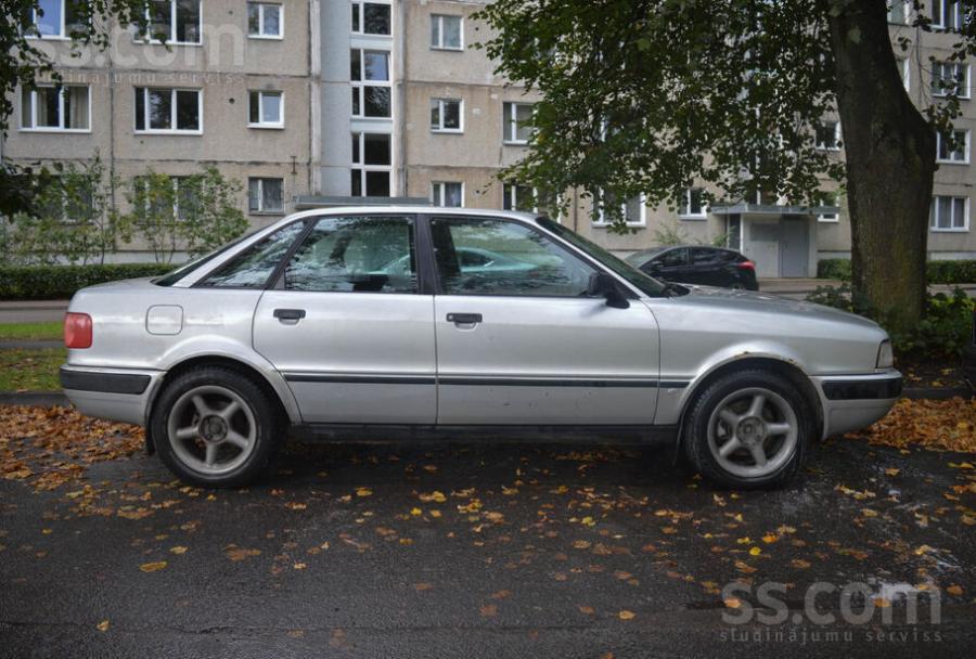 Pelēks Audi 80 1992 Rīga, ar dzinēja tilpumu 2.00 L un nobraukumu 300 tūkst. km par 600 €, foto 3 vietnē AUTOMOTO.COM.LV