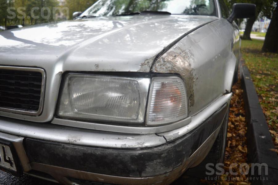 Pelēks Audi 80 1992 Rīga, ar dzinēja tilpumu 2.00 L un nobraukumu 300 tūkst. km par 600 €, foto 5 vietnē AUTOMOTO.COM.LV