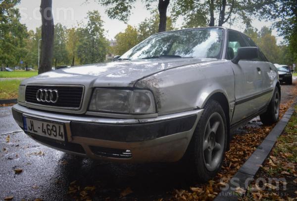 Audi 80 1992 in Riga on AUTOMOTO.COM.LV Grey Audi 80 1992 in Riga, with an engine capacity of 2.00 L and mileage of 300 thousand km for 600 €, photo 6 on AUTOMOTO.COM.LV