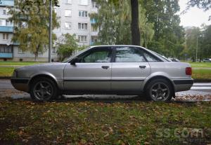 Pelēks Audi 80 1992 Rīga, ar dzinēja tilpumu 2.00 L un nobraukumu 300 tūkst. km par 600 €, foto 8 vietnē AUTOMOTO.COM.LV