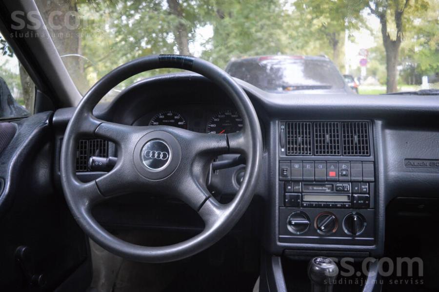 Pelēks Audi 80 1992 Rīga, ar dzinēja tilpumu 2.00 L un nobraukumu 300 tūkst. km par 600 €, foto 11 vietnē AUTOMOTO.COM.LV