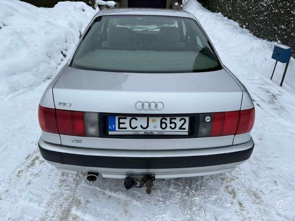 Pelēks Audi 80 1993 Utena, ar dzinēja tilpumu 1.98 L un nobraukumu 106 tūkst. km par 2200 €, foto 3 vietnē AUTOMOTO.COM.LV