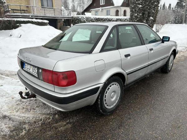 Pelēks Audi 80 1993 Utena, ar dzinēja tilpumu 1.98 L un nobraukumu 106 tūkst. km par 2200 €, foto 4 vietnē AUTOMOTO.COM.LV