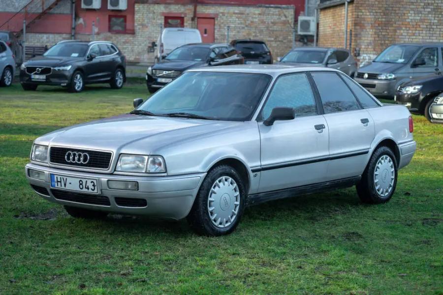 Pelēks Audi 80 1993 Liepāja, ar dzinēja tilpumu 1.90 L un nobraukumu 326 tūkst. km par 1000 €, foto 1 vietnē AUTOMOTO.COM.LV