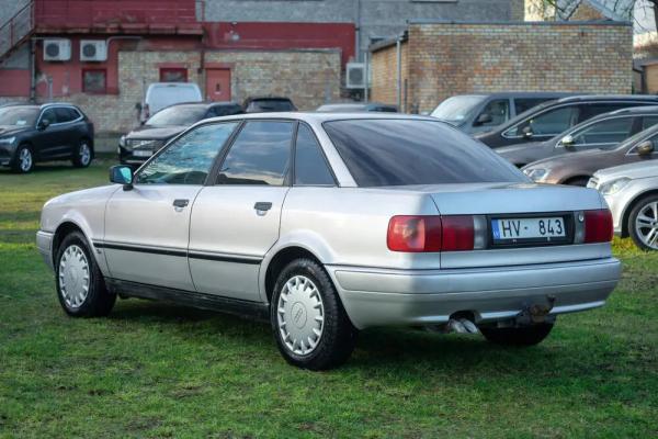 Pelēks Audi 80 1993 Liepāja, ar dzinēja tilpumu 1.90 L un nobraukumu 326 tūkst. km par 1000 €, foto 2 vietnē AUTOMOTO.COM.LV