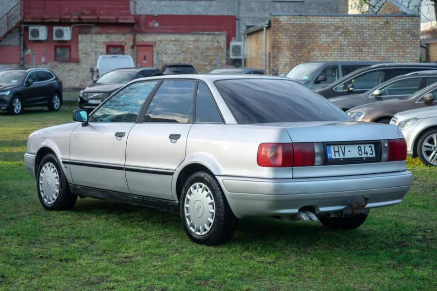 Pelēks Audi 80 1993 Liepāja, ar dzinēja tilpumu 1.90 L un nobraukumu 326 tūkst. km par 1000 €, foto 3 vietnē AUTOMOTO.COM.LV