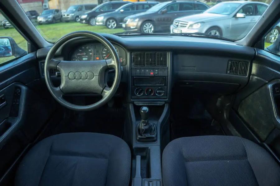 Pelēks Audi 80 1993 Liepāja, ar dzinēja tilpumu 1.90 L un nobraukumu 326 tūkst. km par 1000 €, foto 8 vietnē AUTOMOTO.COM.LV
