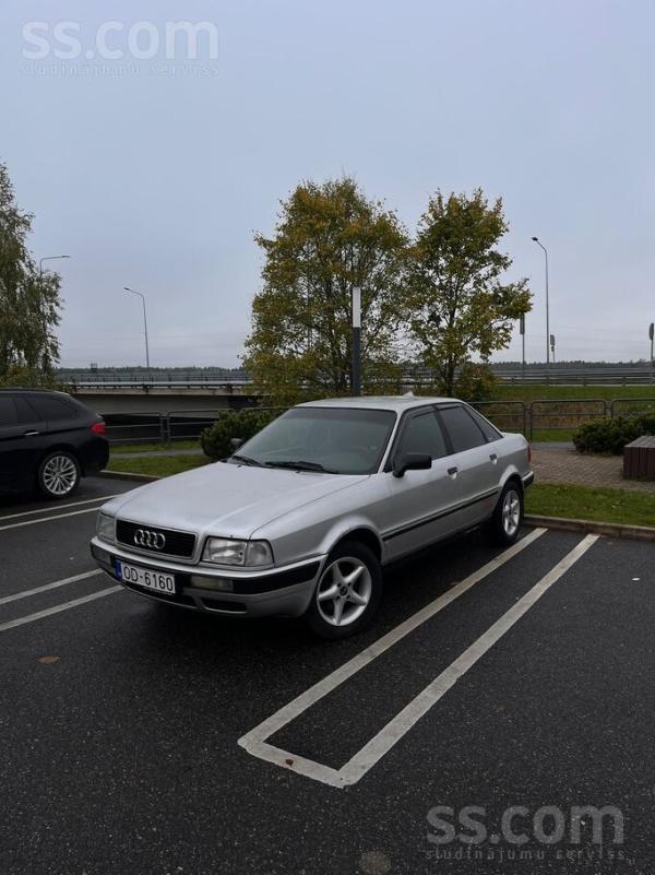 Grey Audi 80 1993 in Ogre, with an engine capacity of 2.00 L and mileage of 318 thousand km for 1600 €, photo 3 on AUTOMOTO.COM.LV