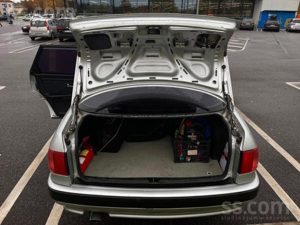 Grey Audi 80 1993 in Ogre, with an engine capacity of 2.00 L and mileage of 318 thousand km for 1600 €, photo 4 on AUTOMOTO.COM.LV