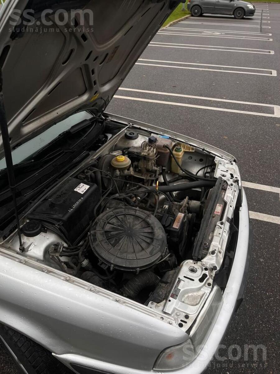 Grey Audi 80 1993 in Ogre, with an engine capacity of 2.00 L and mileage of 318 thousand km for 1600 €, photo 6 on AUTOMOTO.COM.LV