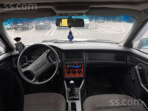 Grey Audi 80 1993 in Ogre, with an engine capacity of 2.00 L and mileage of 318 thousand km for 1600 €, photo 8 on AUTOMOTO.COM.LV