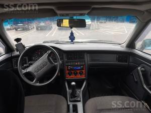 Grey Audi 80 1993 in Ogre, with an engine capacity of 2.00 L and mileage of 318 thousand km for 1600 €, photo 8 on AUTOMOTO.COM.LV