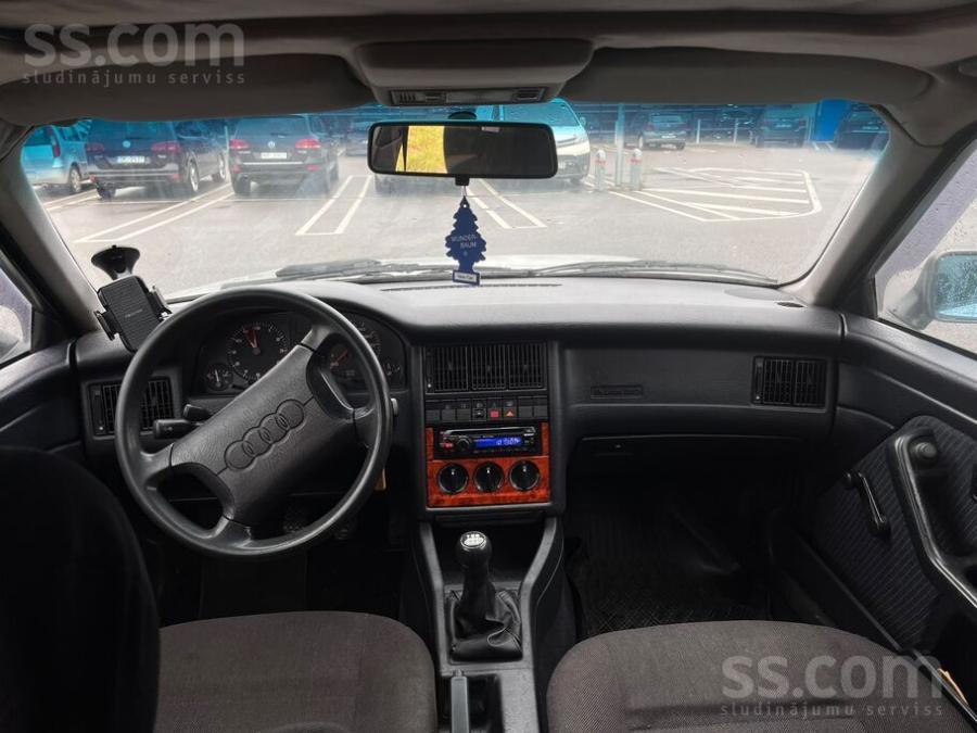 Grey Audi 80 1993 in Ogre, with an engine capacity of 2.00 L and mileage of 318 thousand km for 1600 €, photo 8 on AUTOMOTO.COM.LV