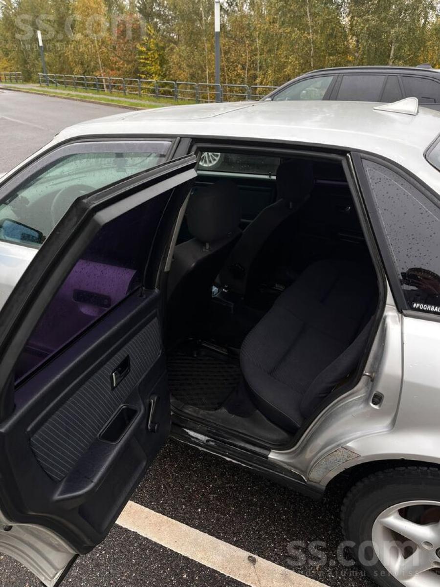 Grey Audi 80 1993 in Ogre, with an engine capacity of 2.00 L and mileage of 318 thousand km for 1600 €, photo 9 on AUTOMOTO.COM.LV