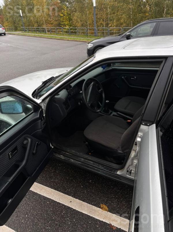 Grey Audi 80 1993 in Ogre, with an engine capacity of 2.00 L and mileage of 318 thousand km for 1600 €, photo 10 on AUTOMOTO.COM.LV