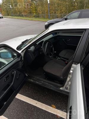 Grey Audi 80 1993 in Ogre, with an engine capacity of 2.00 L and mileage of 318 thousand km for 1600 €, photo 10 on AUTOMOTO.COM.LV