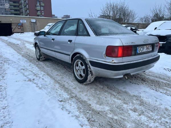 Grey Audi 80 1994 in Vilnius, with an engine capacity of 1.90 L and mileage of 299 thousand km for 850 €, photo 3 on AUTOMOTO.COM.LV