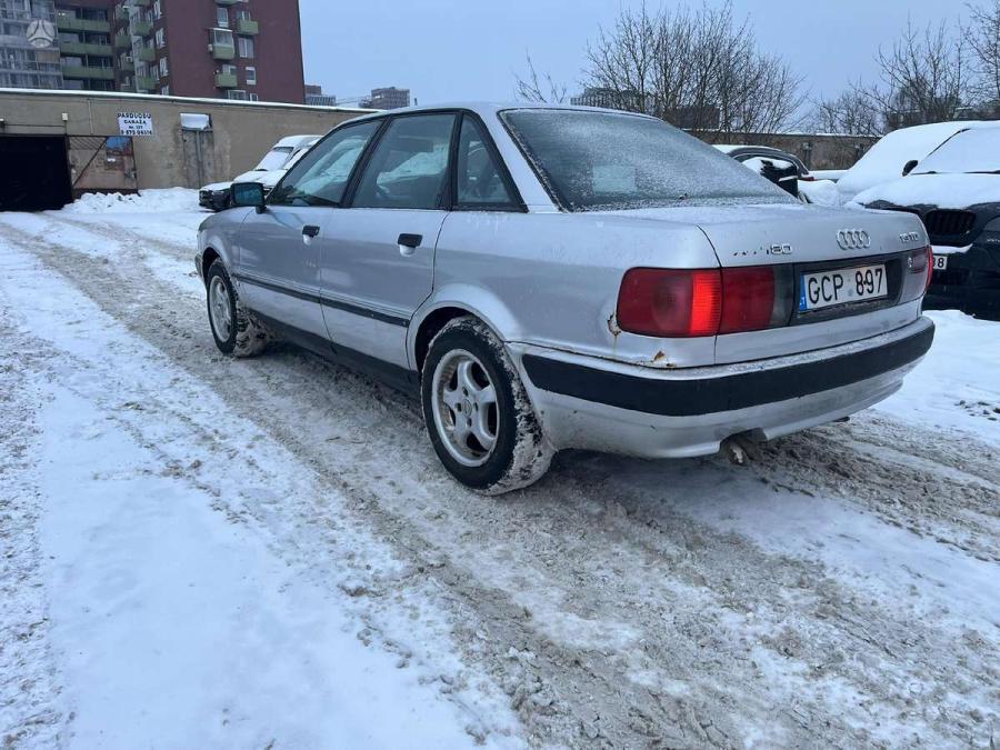 Pelēks Audi 80 1994 Viļņa, ar dzinēja tilpumu 1.90 L un nobraukumu 299 tūkst. km par 850 €, foto 3 vietnē AUTOMOTO.COM.LV