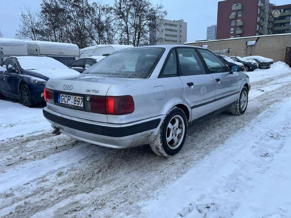 Grey Audi 80 1994 in Vilnius, with an engine capacity of 1.90 L and mileage of 299 thousand km for 850 €, photo 4 on AUTOMOTO.COM.LV