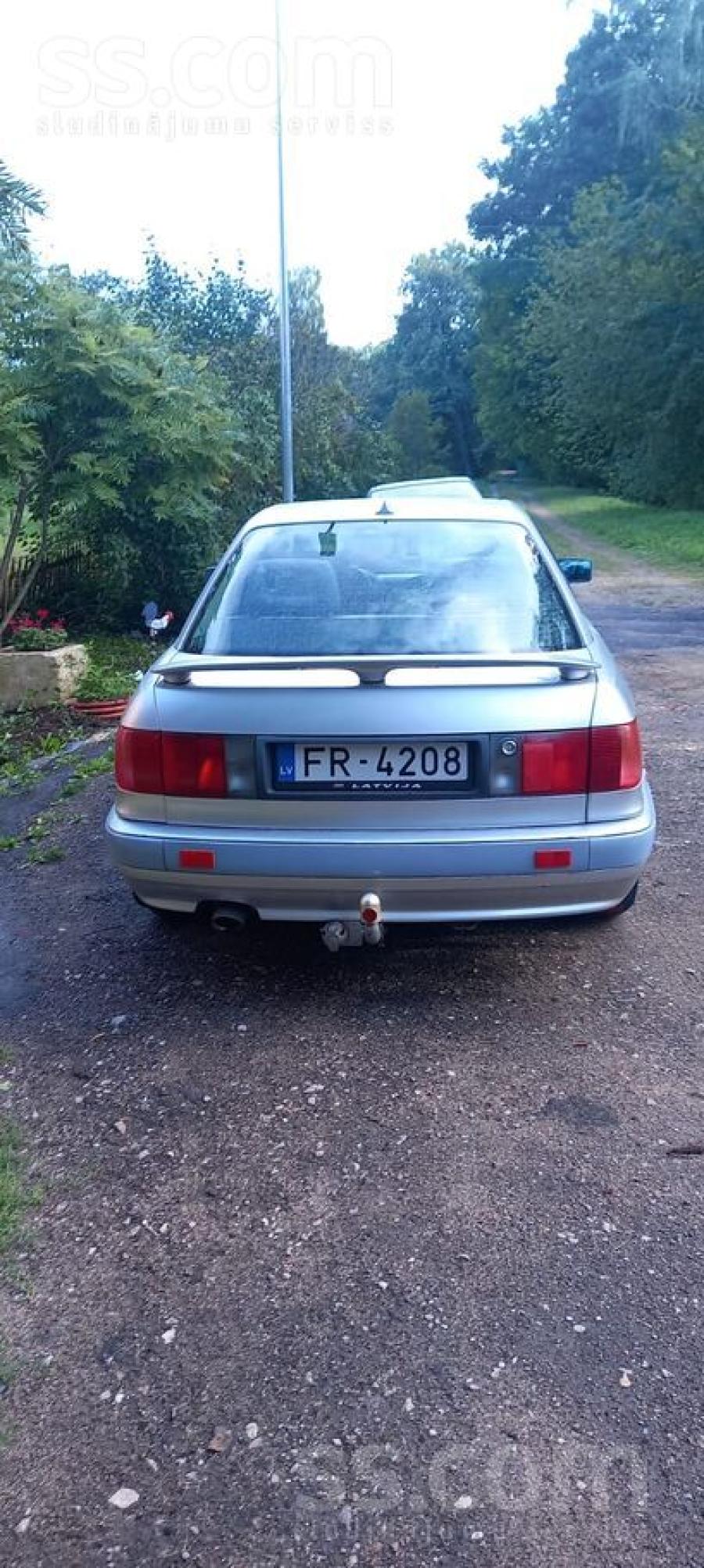 Pelēks Audi 80 1994 Jelgava, ar dzinēja tilpumu 2.00 L un nobraukumu 313 tūkst. km par 1000 €, foto 3 vietnē AUTOMOTO.COM.LV