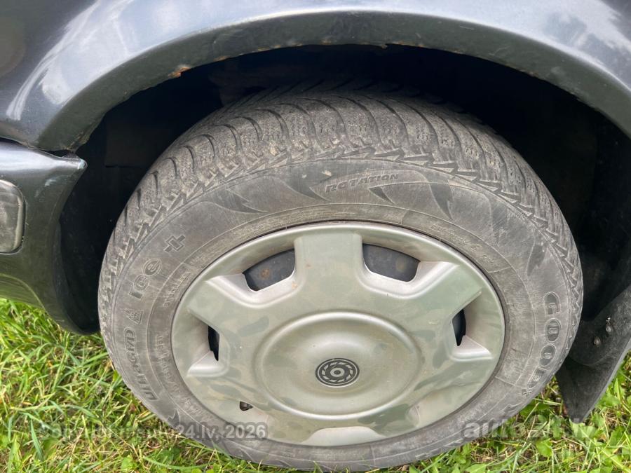 Grey Audi 80 1994 in Tallinn, with an engine capacity of 2.00 L and mileage of 252 thousand km for 850 €, photo 6 on AUTOMOTO.COM.LV