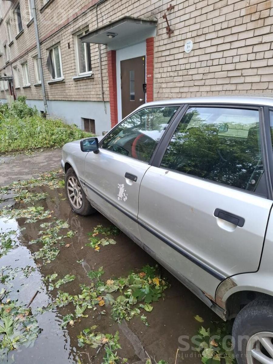Pelēks Audi 80 1994 Rīga, ar dzinēja tilpumu 2.00 L un nobraukumu 335 tūkst. km par 600 €, foto 3 vietnē AUTOMOTO.COM.LV
