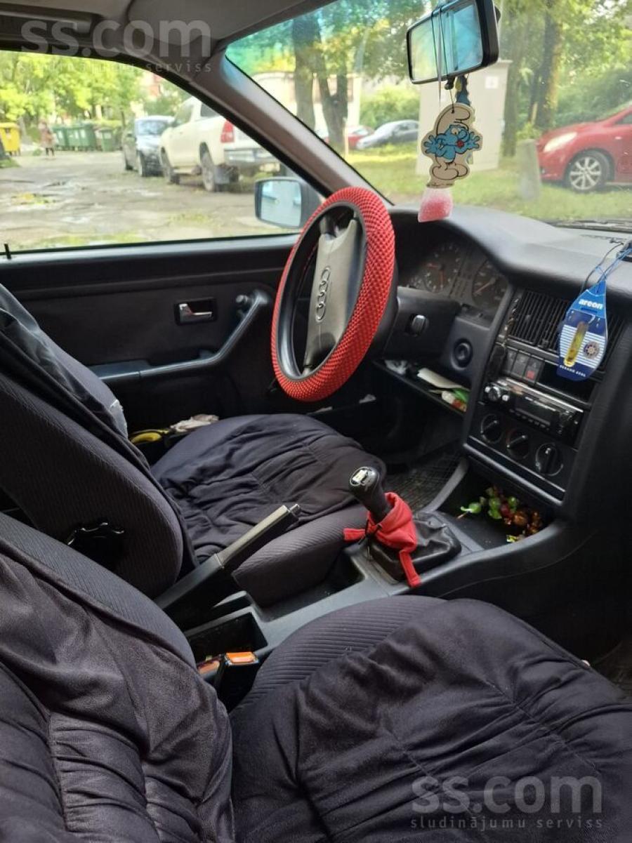Pelēks Audi 80 1994 Rīga, ar dzinēja tilpumu 2.00 L un nobraukumu 335 tūkst. km par 600 €, foto 5 vietnē AUTOMOTO.COM.LV